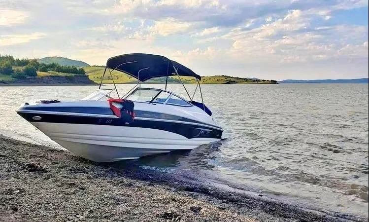 Rent a 21ft Larson Bowrider on Lake Minnetonka — Tonka Boat Rentals