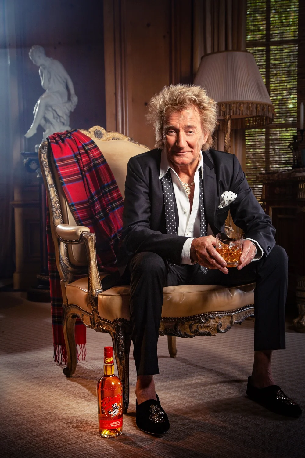 Sir Rod Stewart unveils blended Scotch Whiskey - 'Wolfie's Whisky ...
