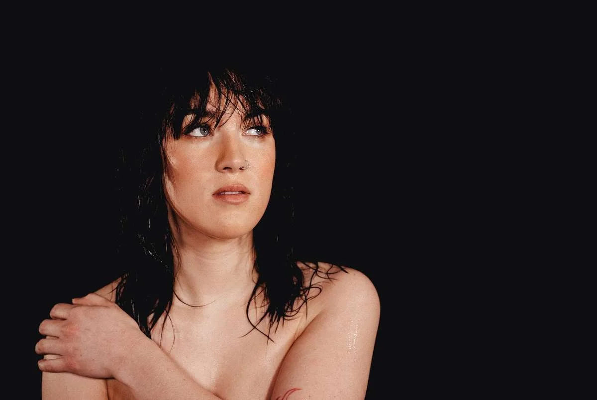 Rianne Downey heals by 'Dancing In The Rain' 🌧 — Click Roll Boom