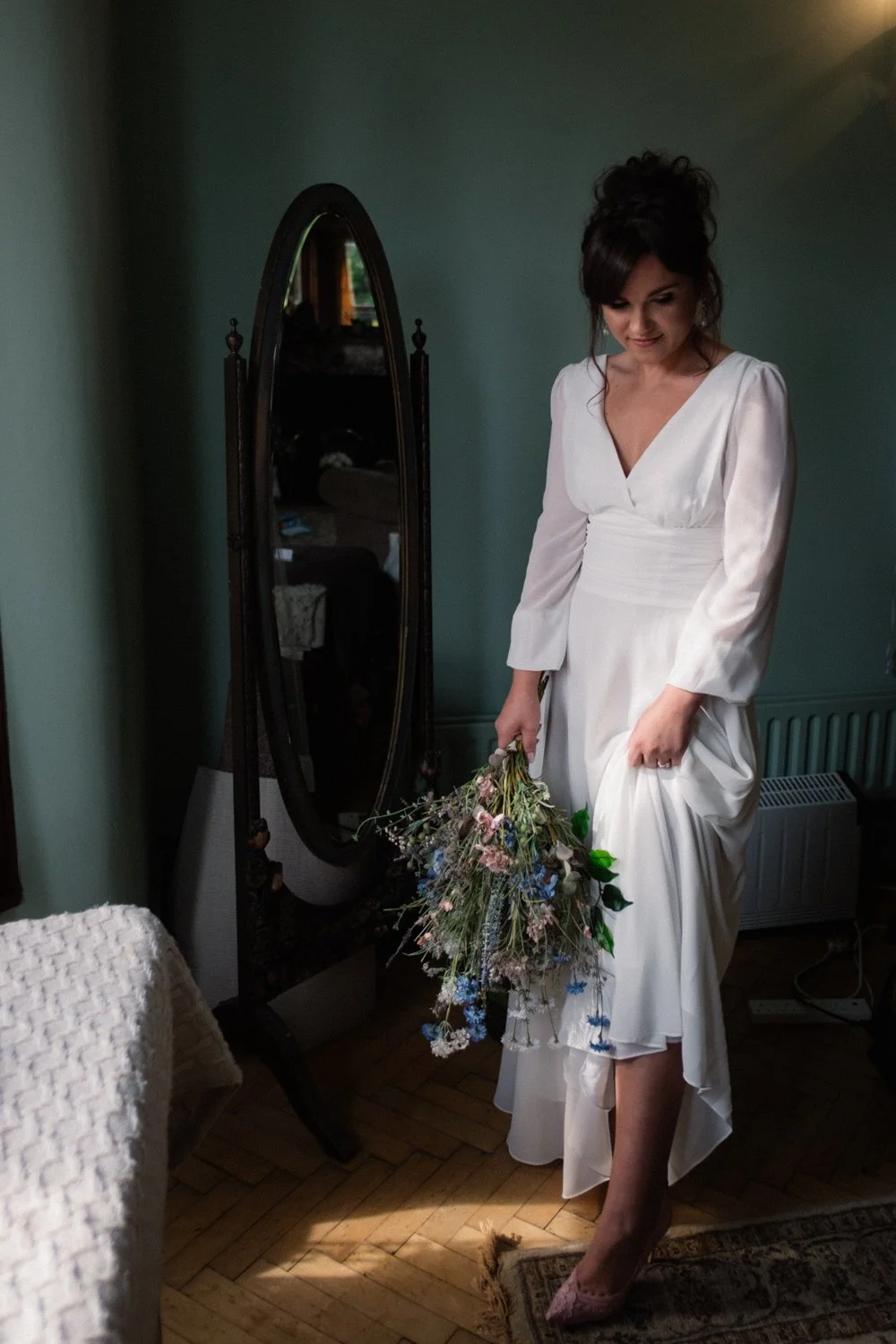 Esther & Sean's Cool & DIY Vibes Wedding At Manchester Town Hall. With ...