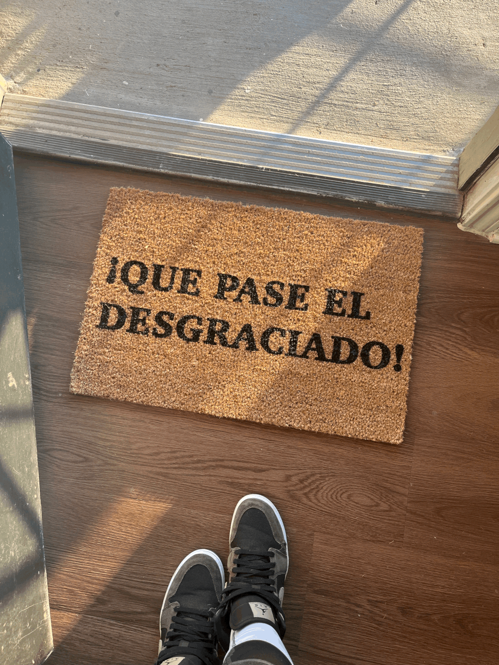 Que Pase El Desgraciado Gif