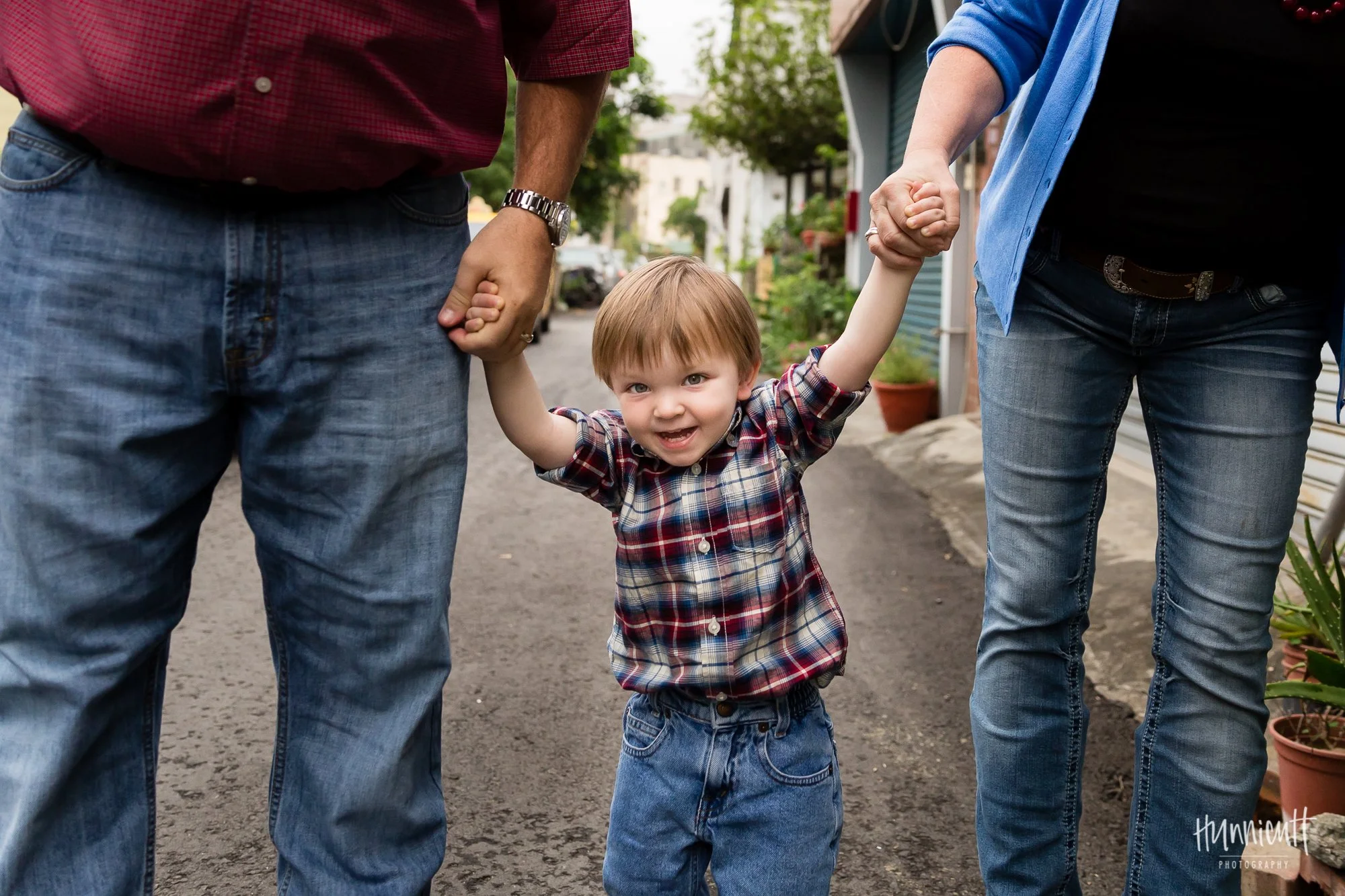 Outdoor Urban Walk About Family Photo Session | Taichung Taiwan