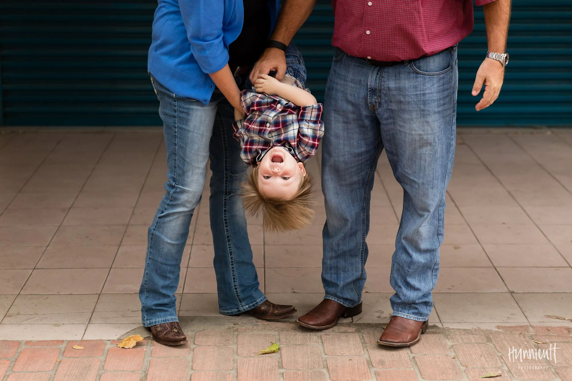 Outdoor Urban Walk About Family Photo Session | Taichung Taiwan