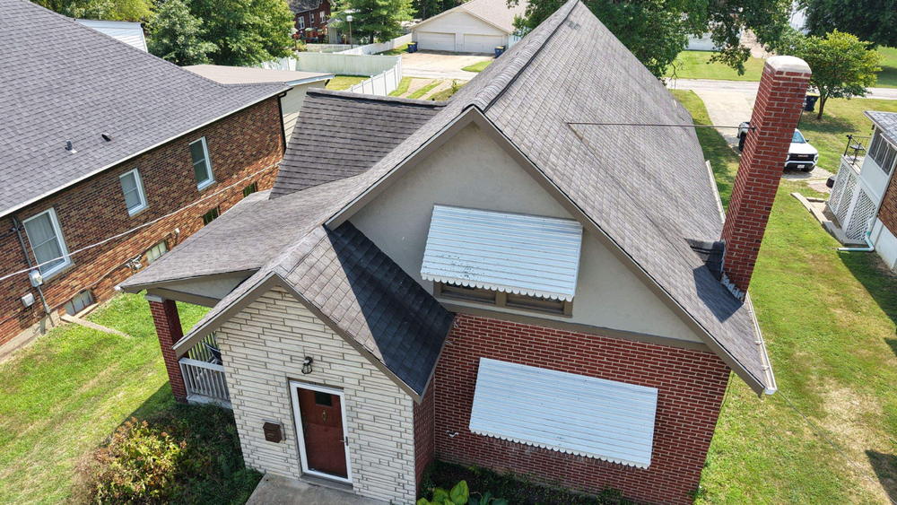 Roof Hip Construction: Benefits for Villa Ridge Homeowners