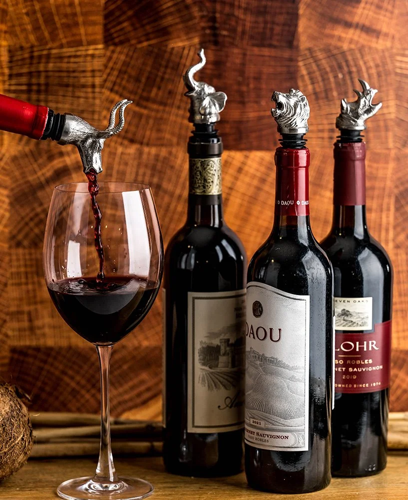 MENAGERIE WINE POURERS