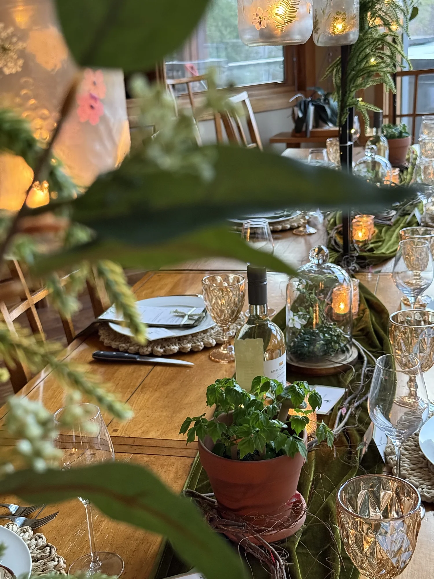 How to Create an Enchanted Forest Tablescape for a Nature-Inspired ...