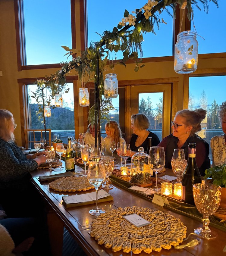 How to Create an Enchanted Forest Tablescape for a Nature-Inspired ...