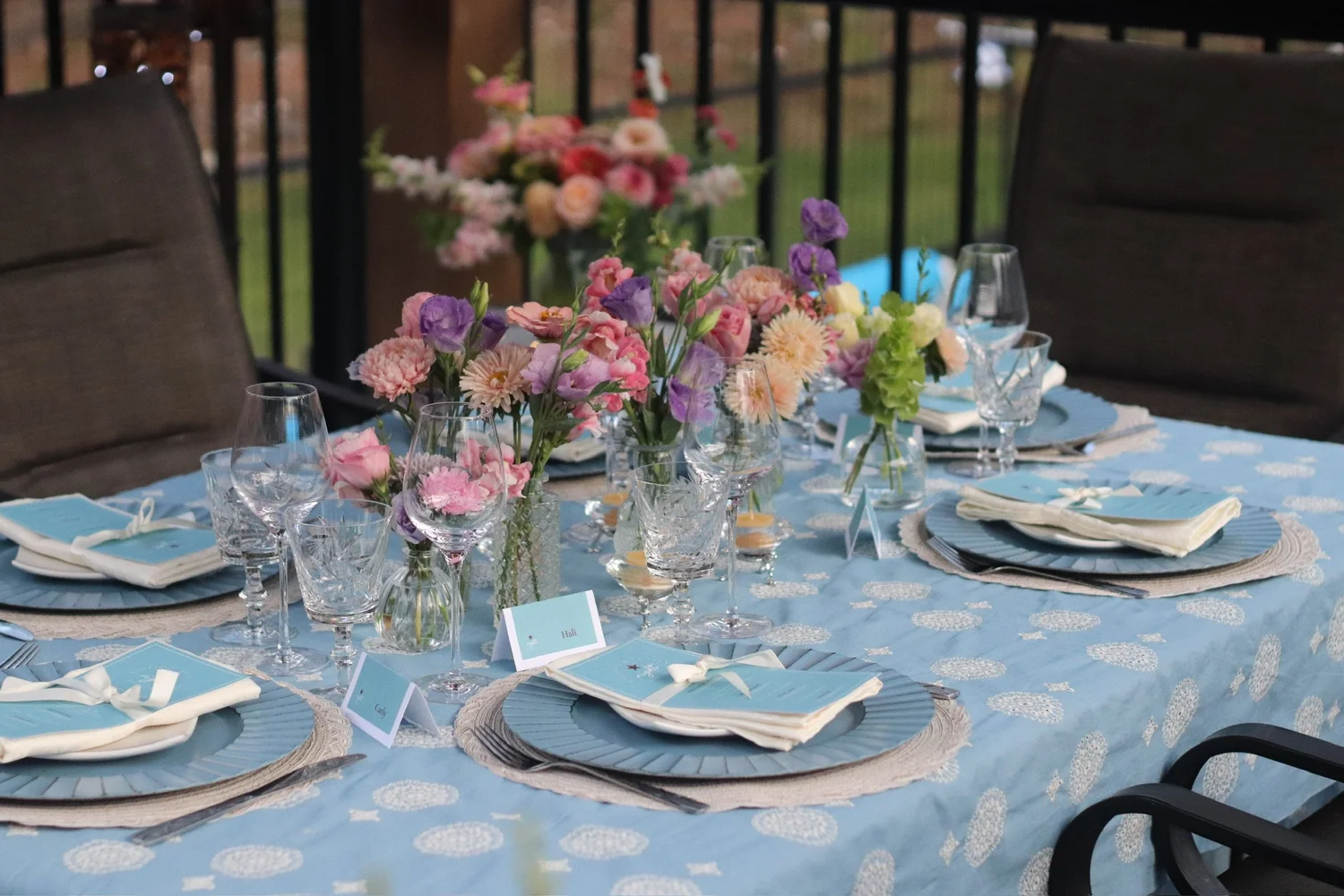 Barefoot Blue Jean Night Tablescape: Stylish and Simple Home Decor ...