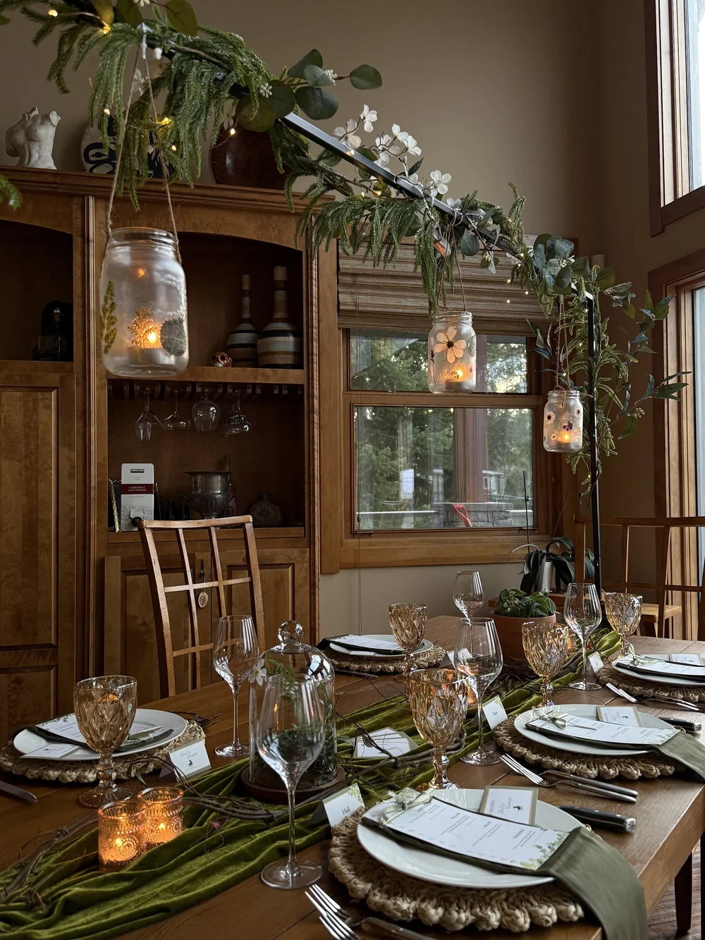 How to Create an Enchanted Forest Tablescape for a Nature-Inspired ...