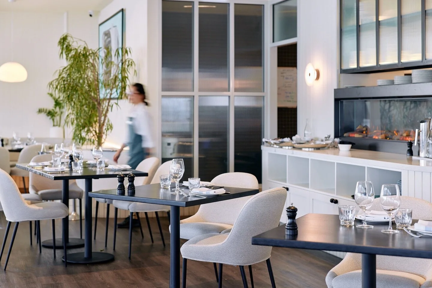 Fosh Bar & Restaurant