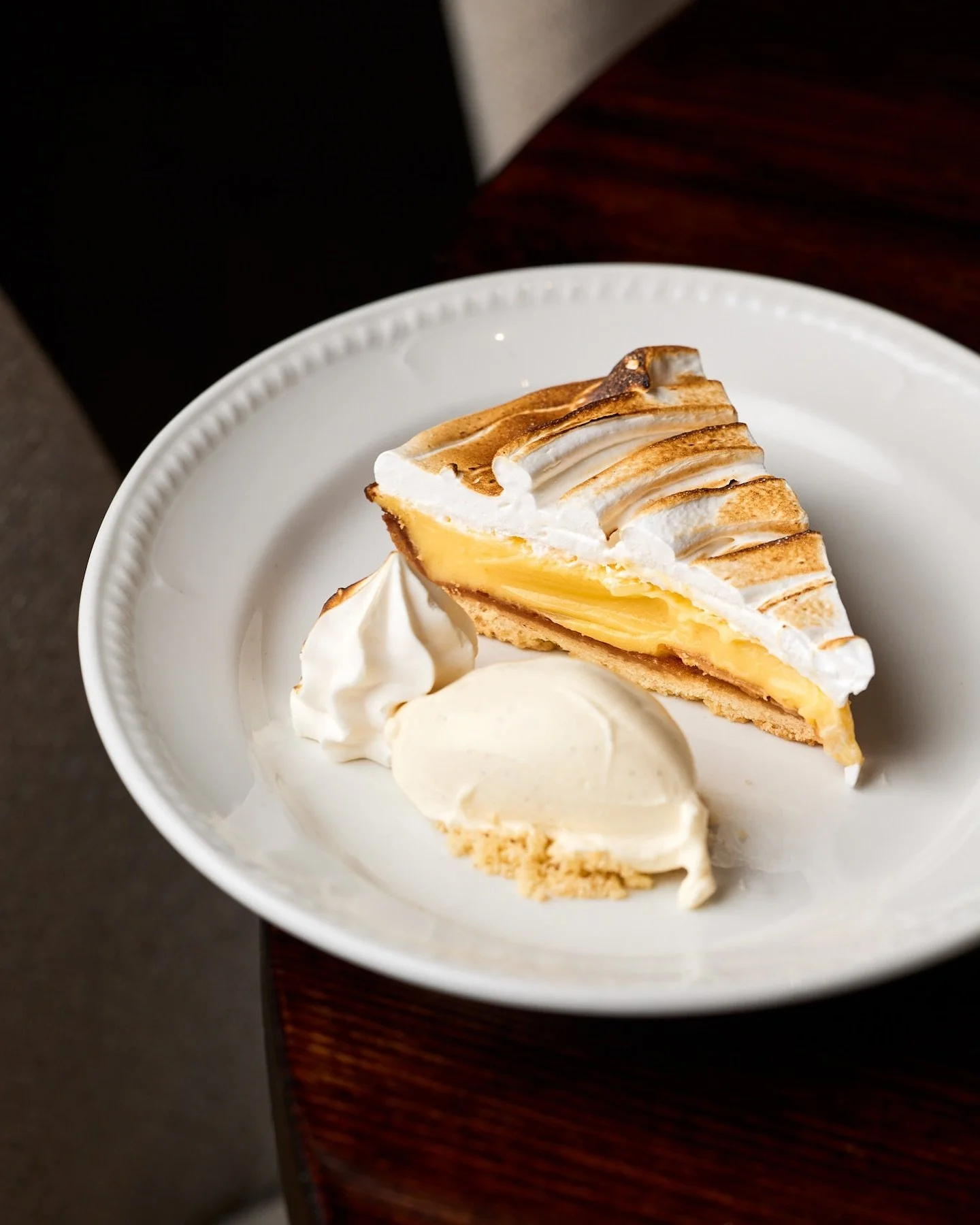 Fosh Bar & Restaurant