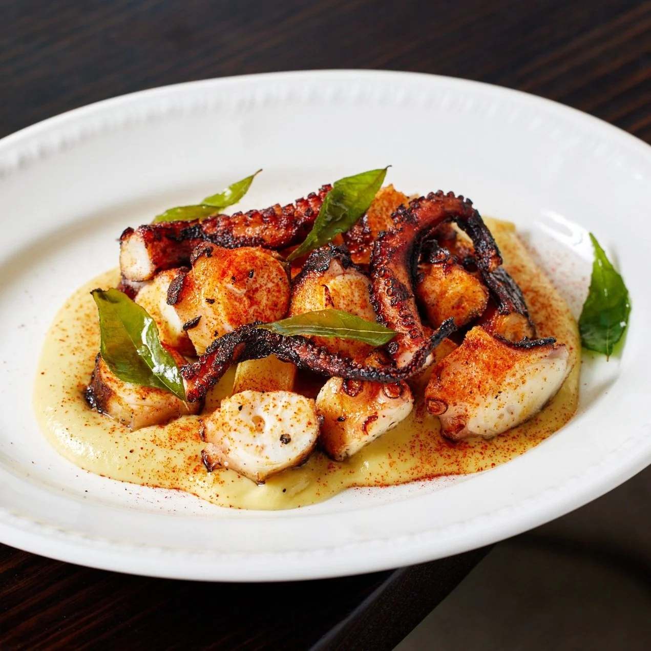 Fosh Bar & Restaurant