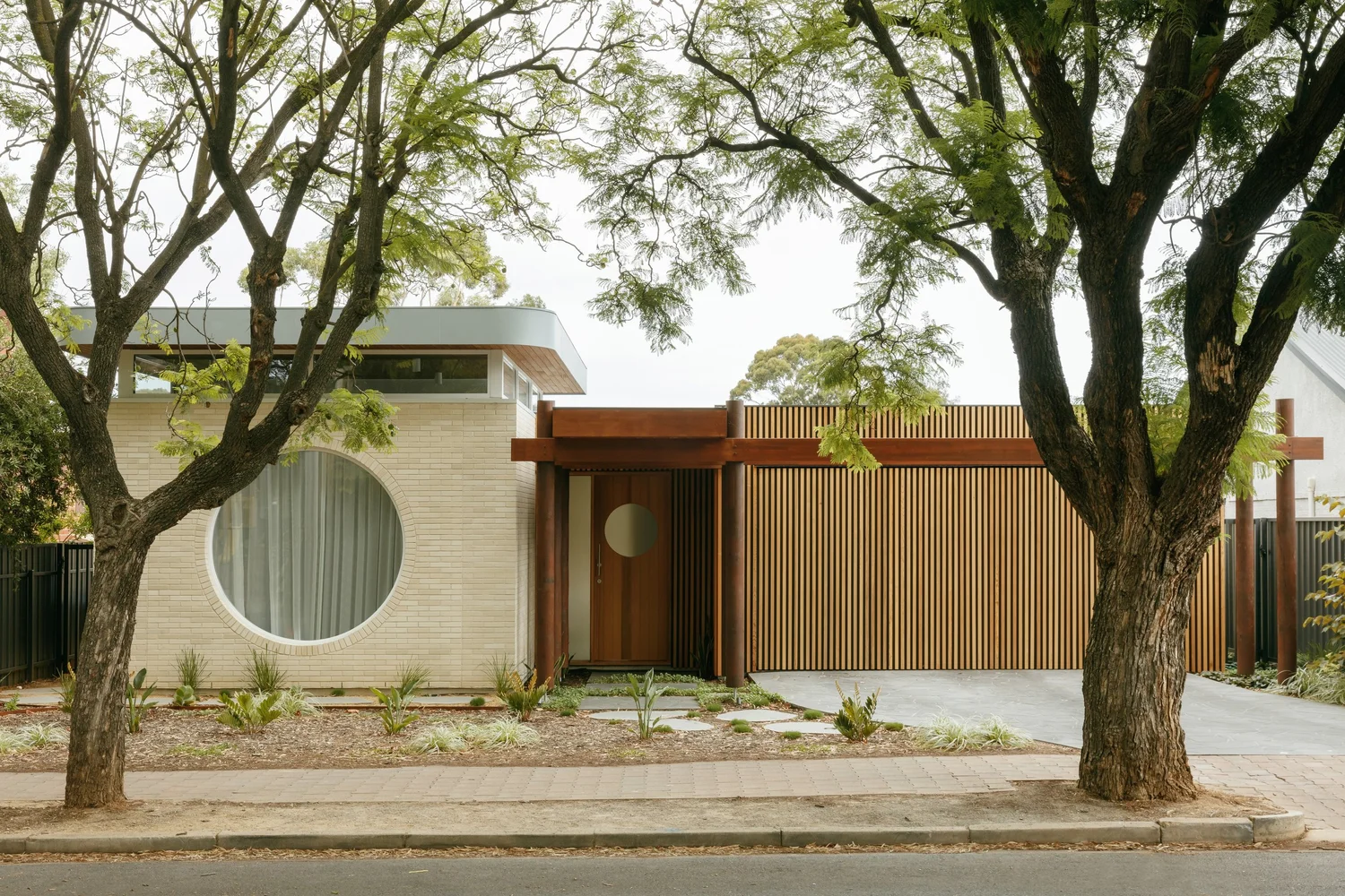 Suburban House by Sans-Arc Studio — Hunter & Folk
