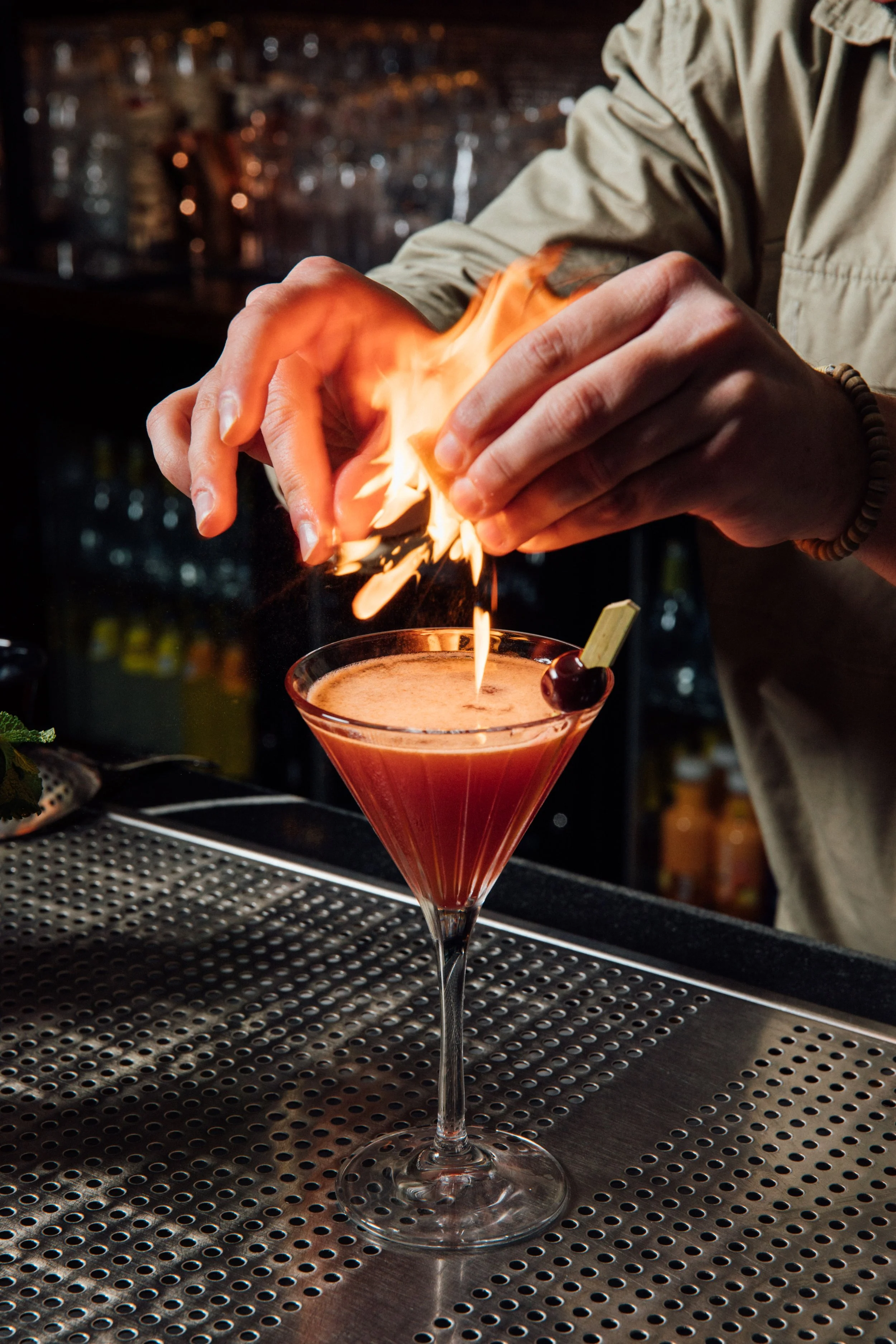 LOS TRAGOS AL SOL — MALA SAÑA // Coctelería en Oviedo