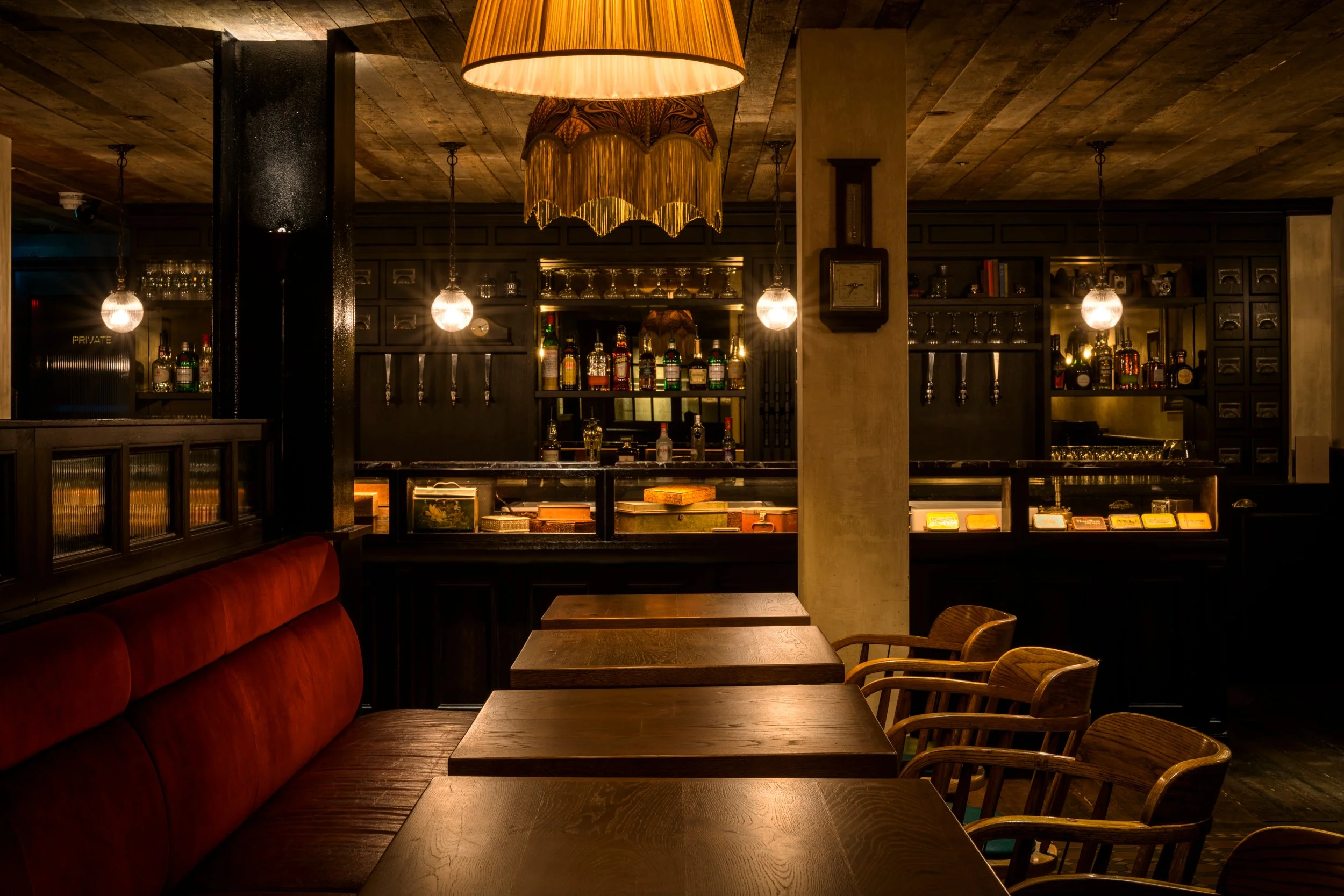 An 80-110 capacity southern style saloon bar centrally located in Kings ...