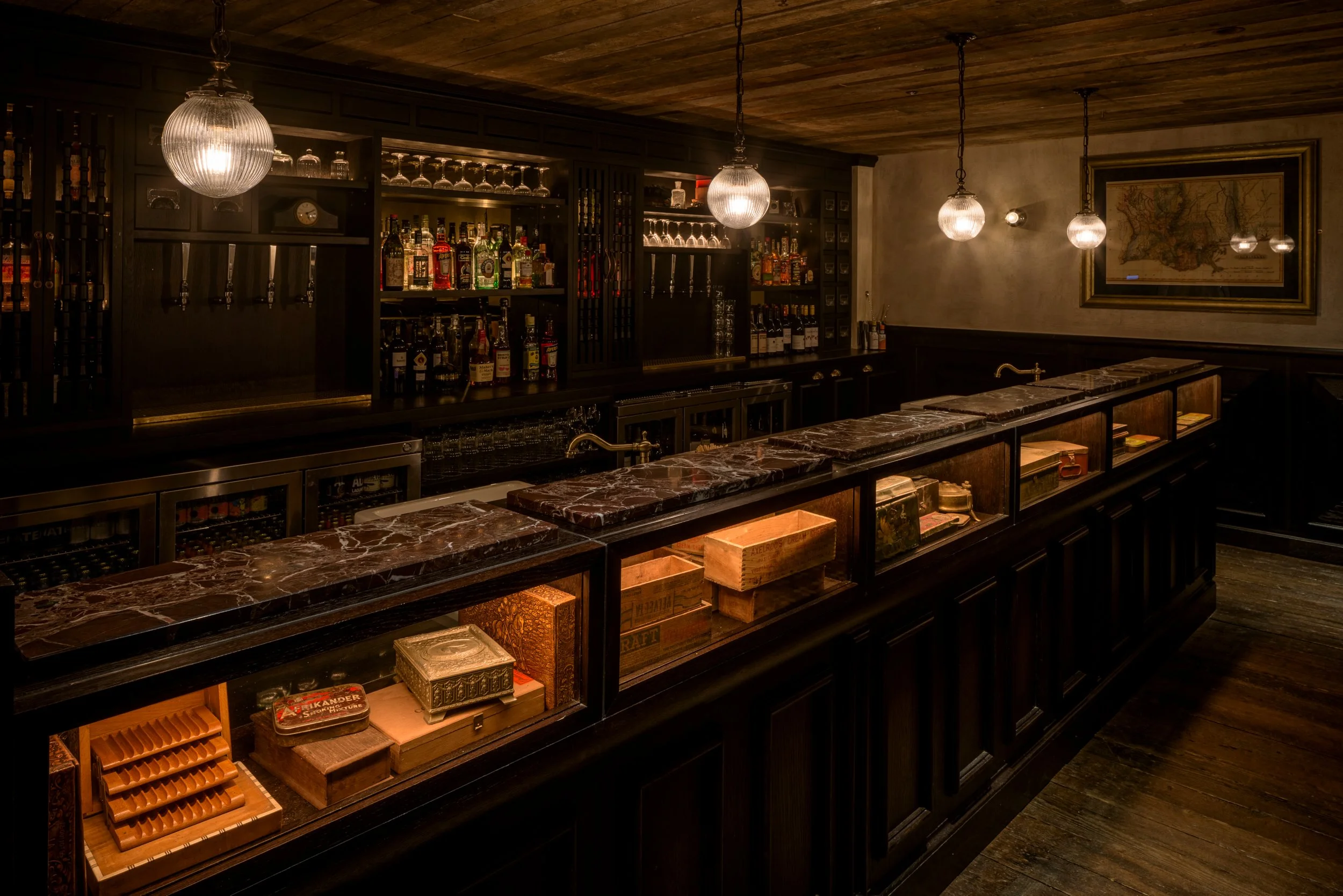 An 80-110 capacity southern style saloon bar centrally located in Kings ...