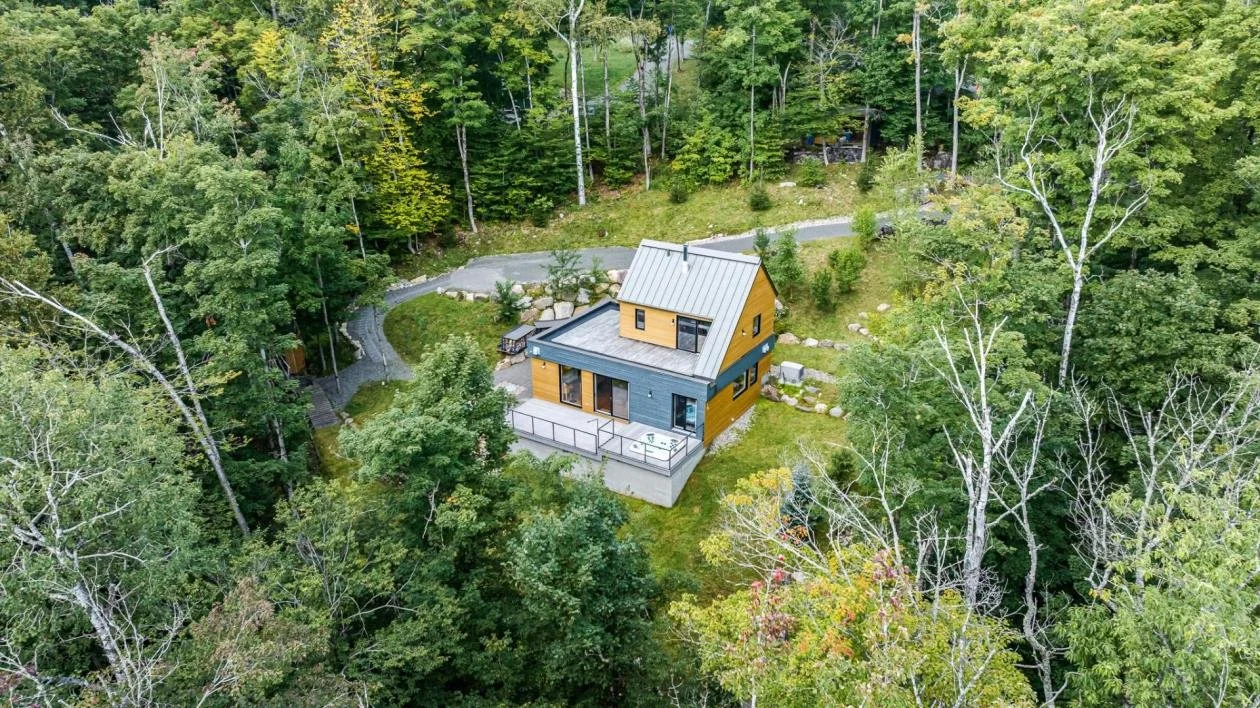 Les 5 plus beaux chalets à vendre dans les Laurentides — Bastien Carrière - Courtier immobilier ...