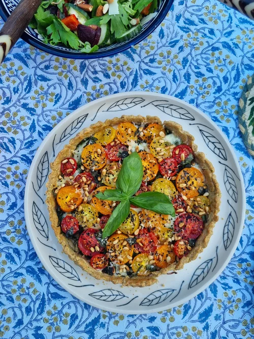Mediterranean Tart with Tomatoes, Mozzarella, Caramelised Red Onions ...