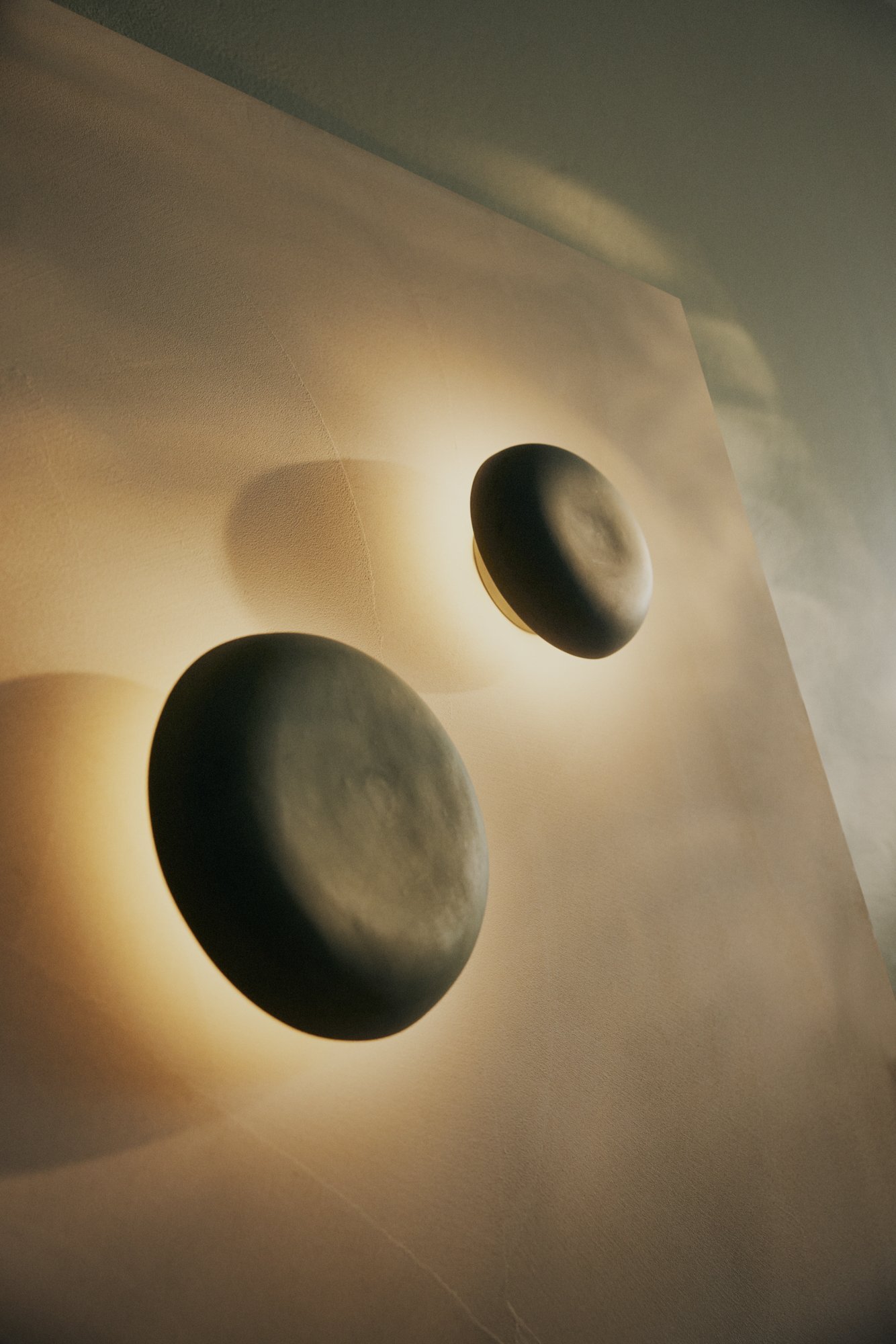 Crescent wall sconce — STUDIO ENTI