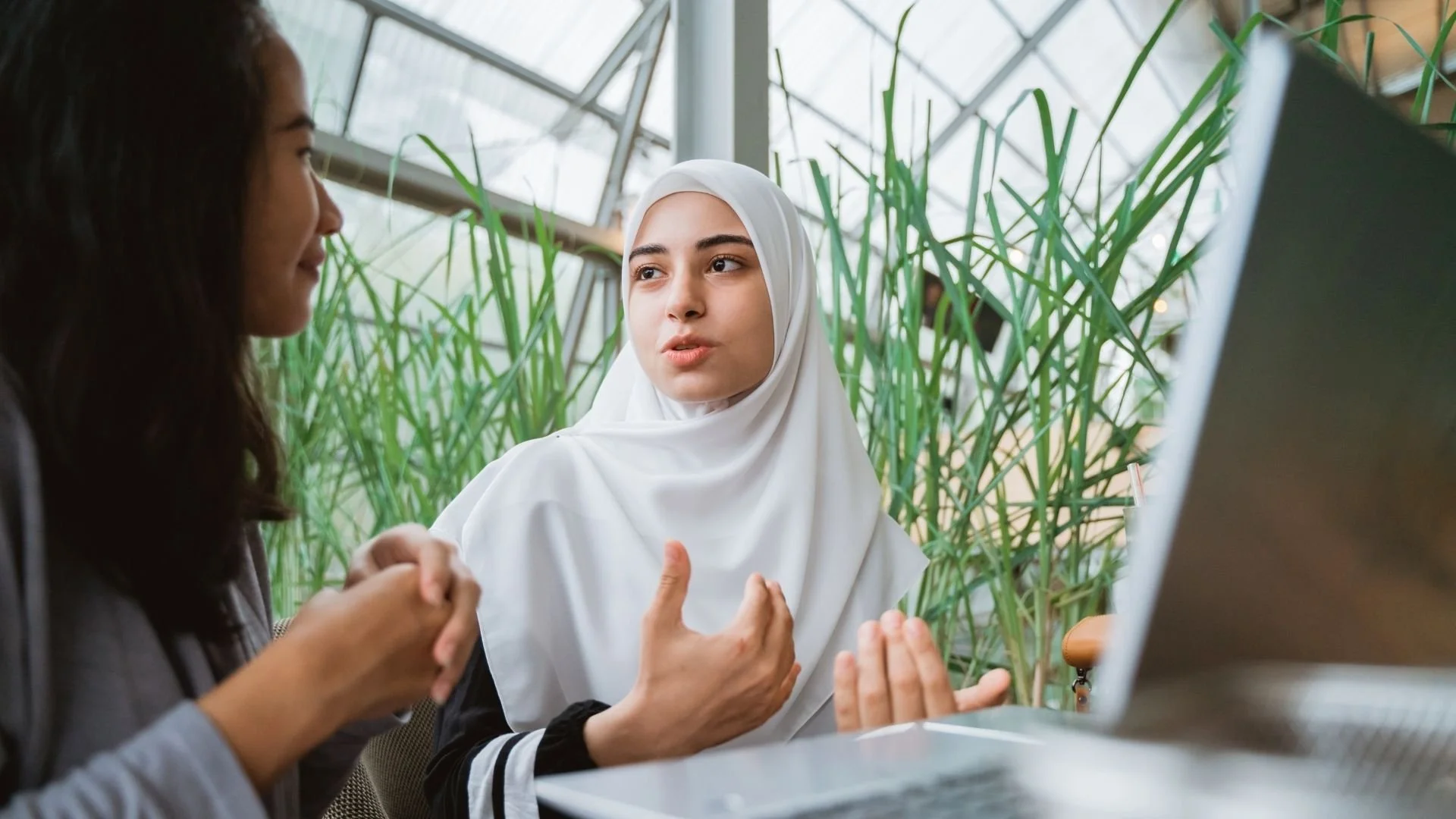5 Common Emirati Expressions to Connect with UAE Culture — 3arabian