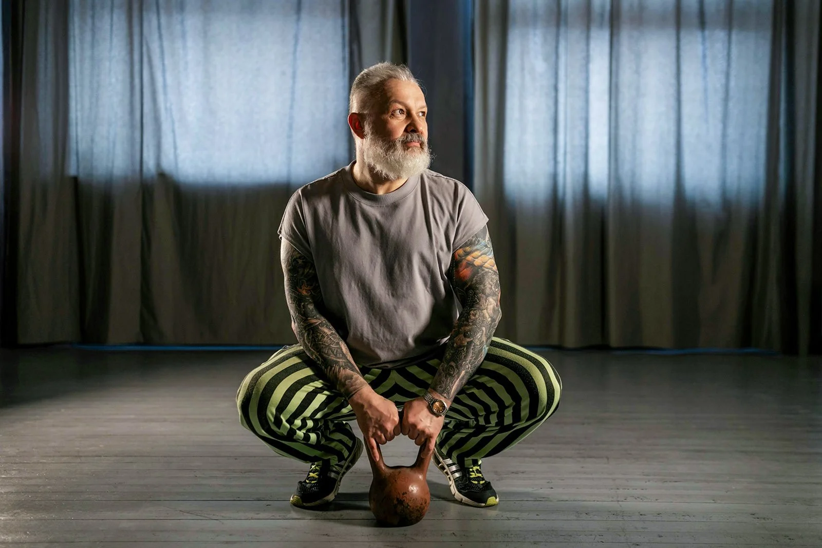 The Benefits Of Deep Squats — Do It At Your Desk