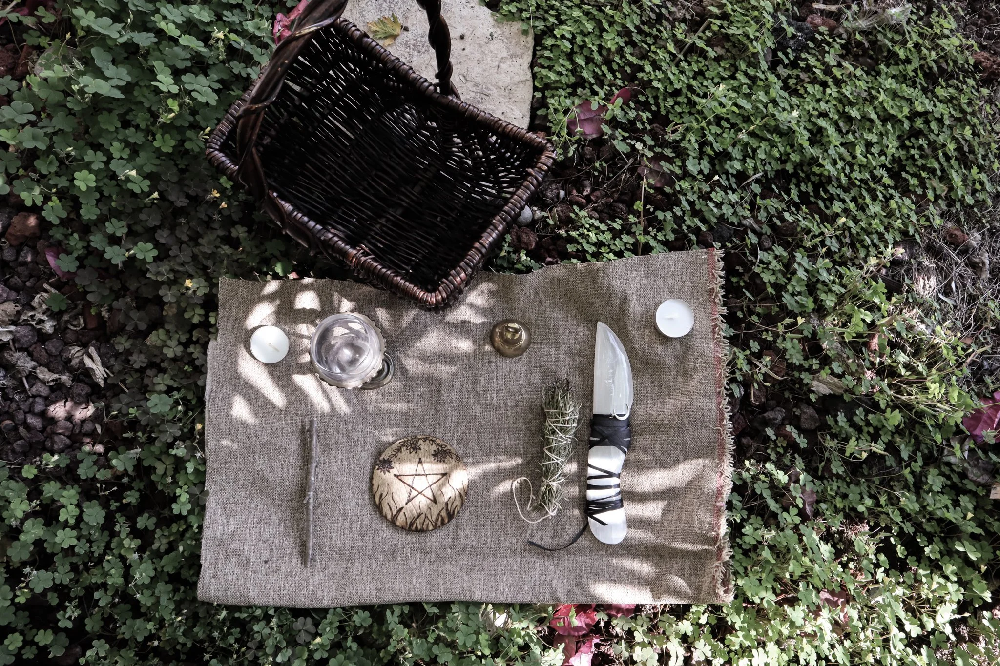 Minimal & Temporary Altar Ideas — Xristi Witch