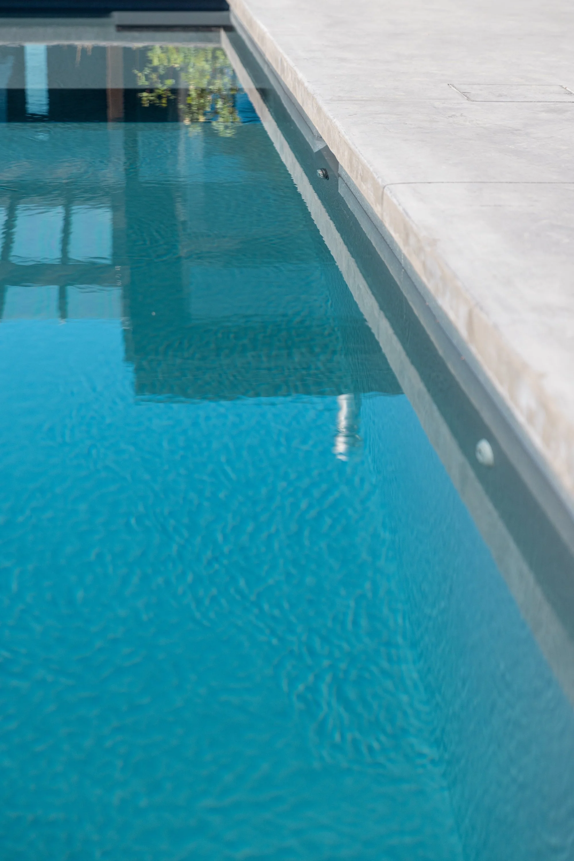 Meticulous Design Choices Make for an effortless Polish — Mayfair Pools ...