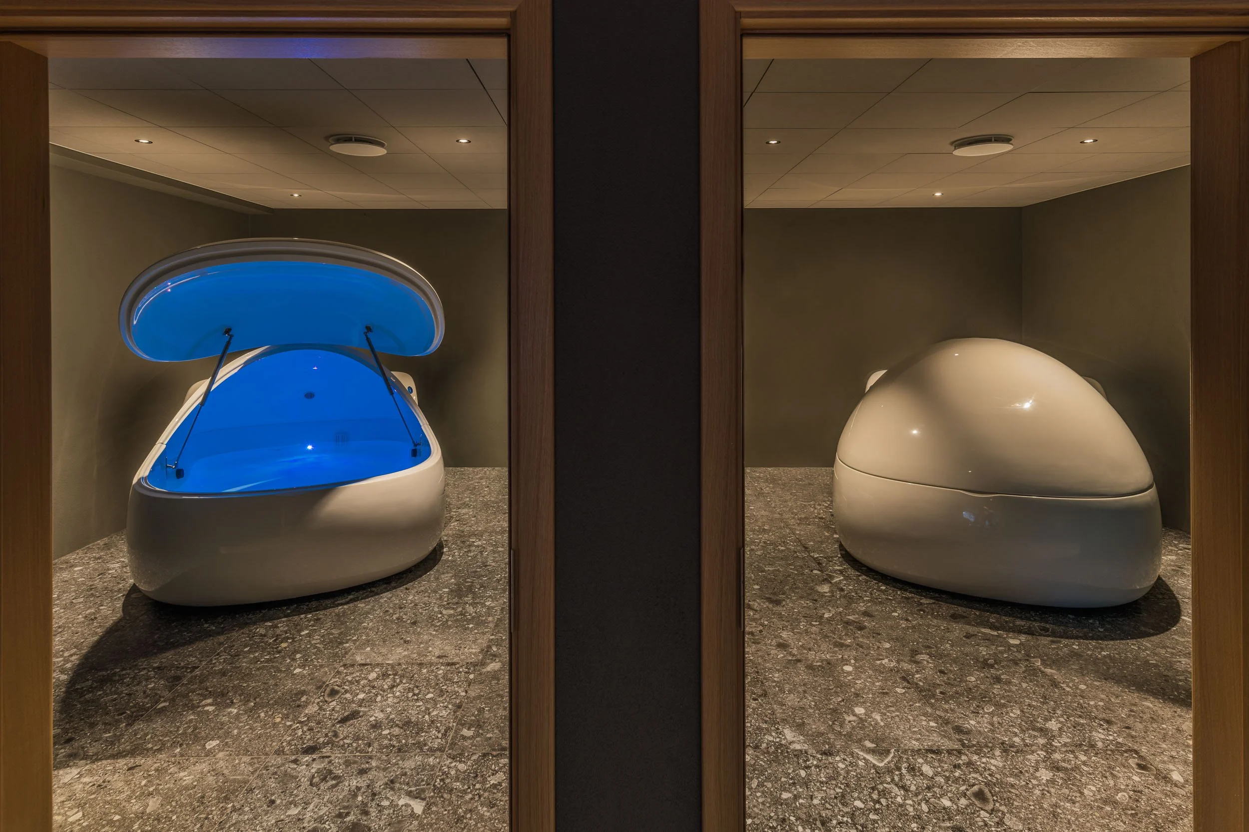 Aurora Floating — Northern Light Inn