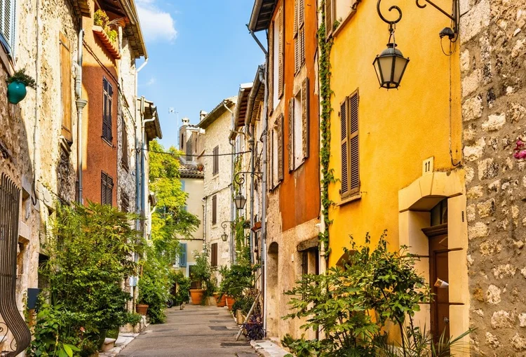 8 Dreamy Towns in Southeast France You’ll Want to Visit Now ...