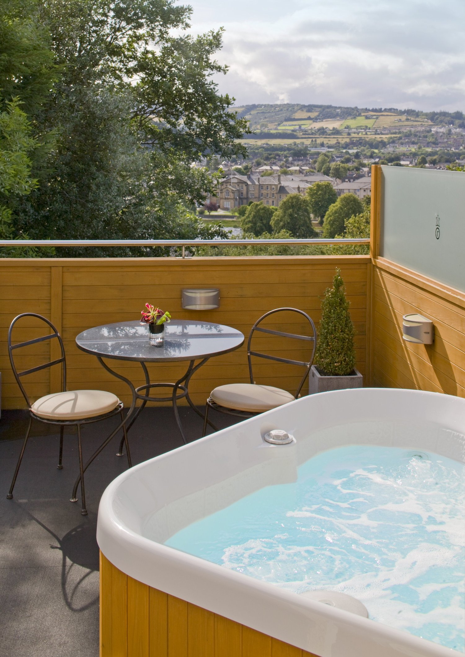 Luxury Hot Tub Hotel Rooms in Inverness | Rocpool Reserve