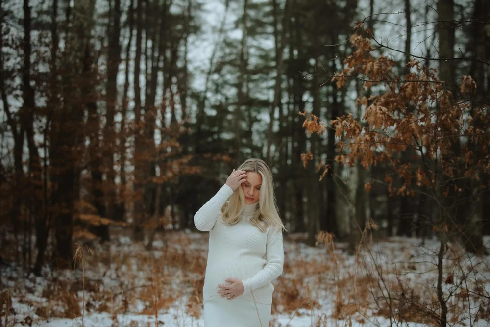 Creative Outdoor Maternity Photos - Ideas + Tips for All Seasons