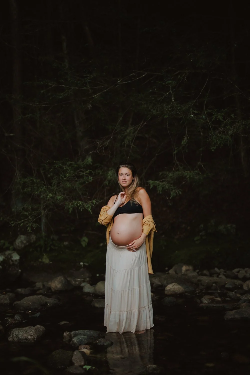 Creative Outdoor Maternity Photos - Ideas + Tips for All Seasons