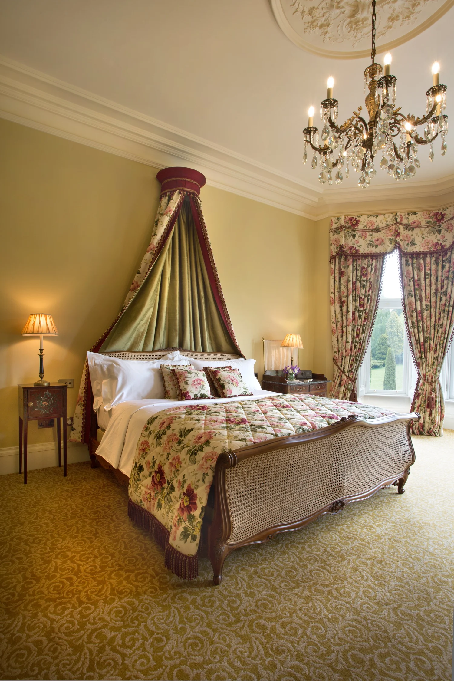 Luxury Castle Hotel Near Glasgow | Crossbasket Castle