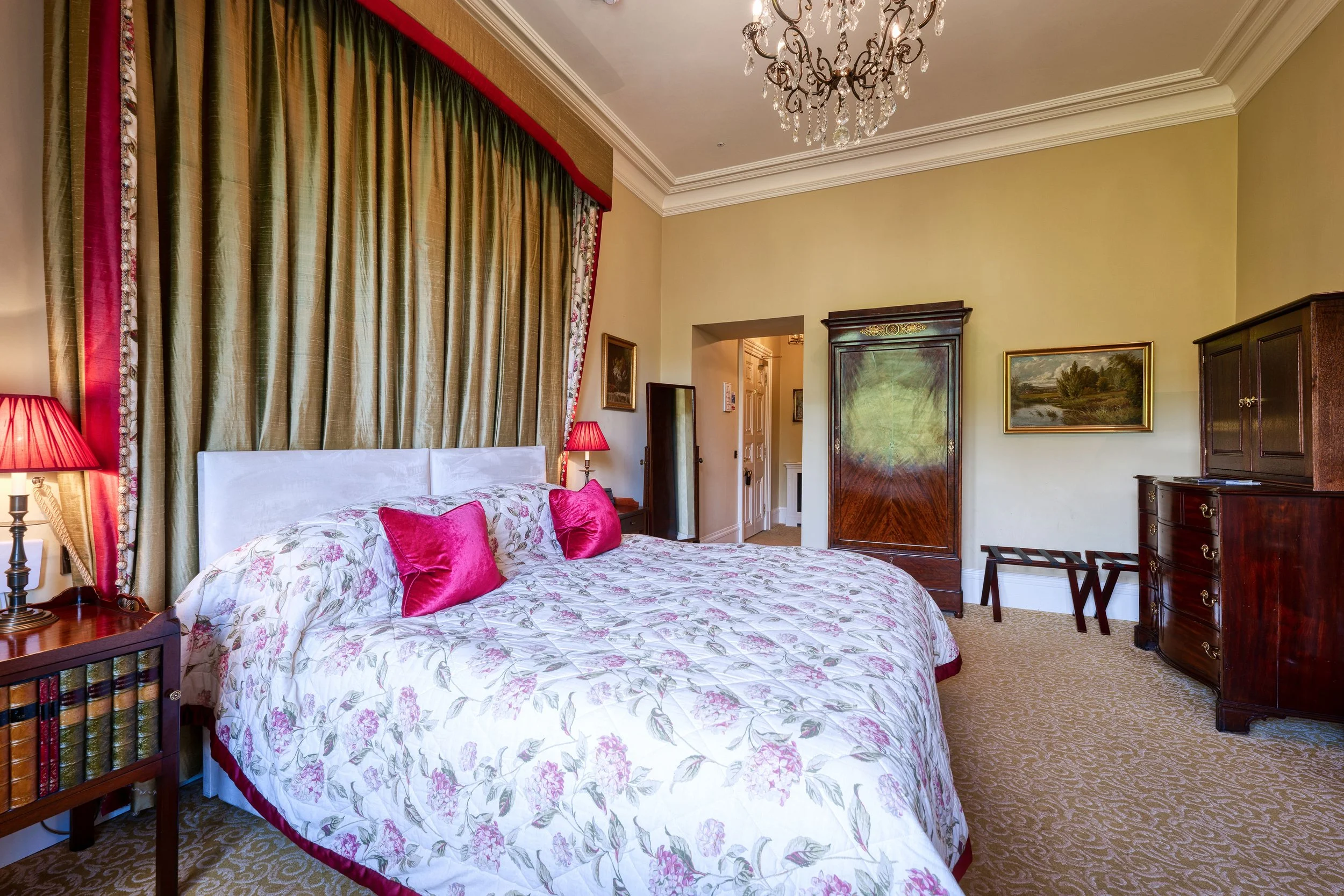 Luxury Castle Hotel Near Glasgow | Crossbasket Castle