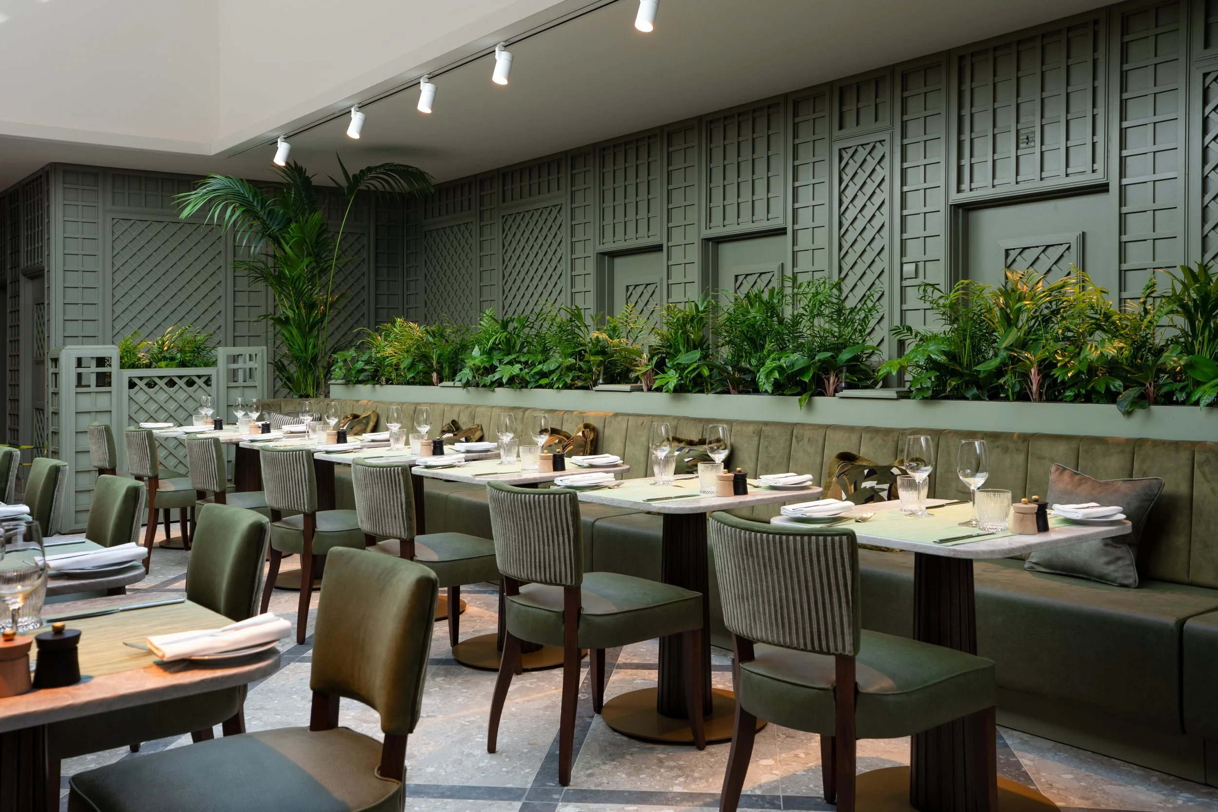 Places to Eat Lunch Near Glasgow | Crossbasket Castle