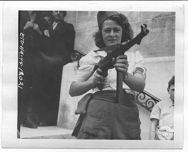 Simone Segouin: The French Resistance Heroine Who Stood Strong — HANNAH ...