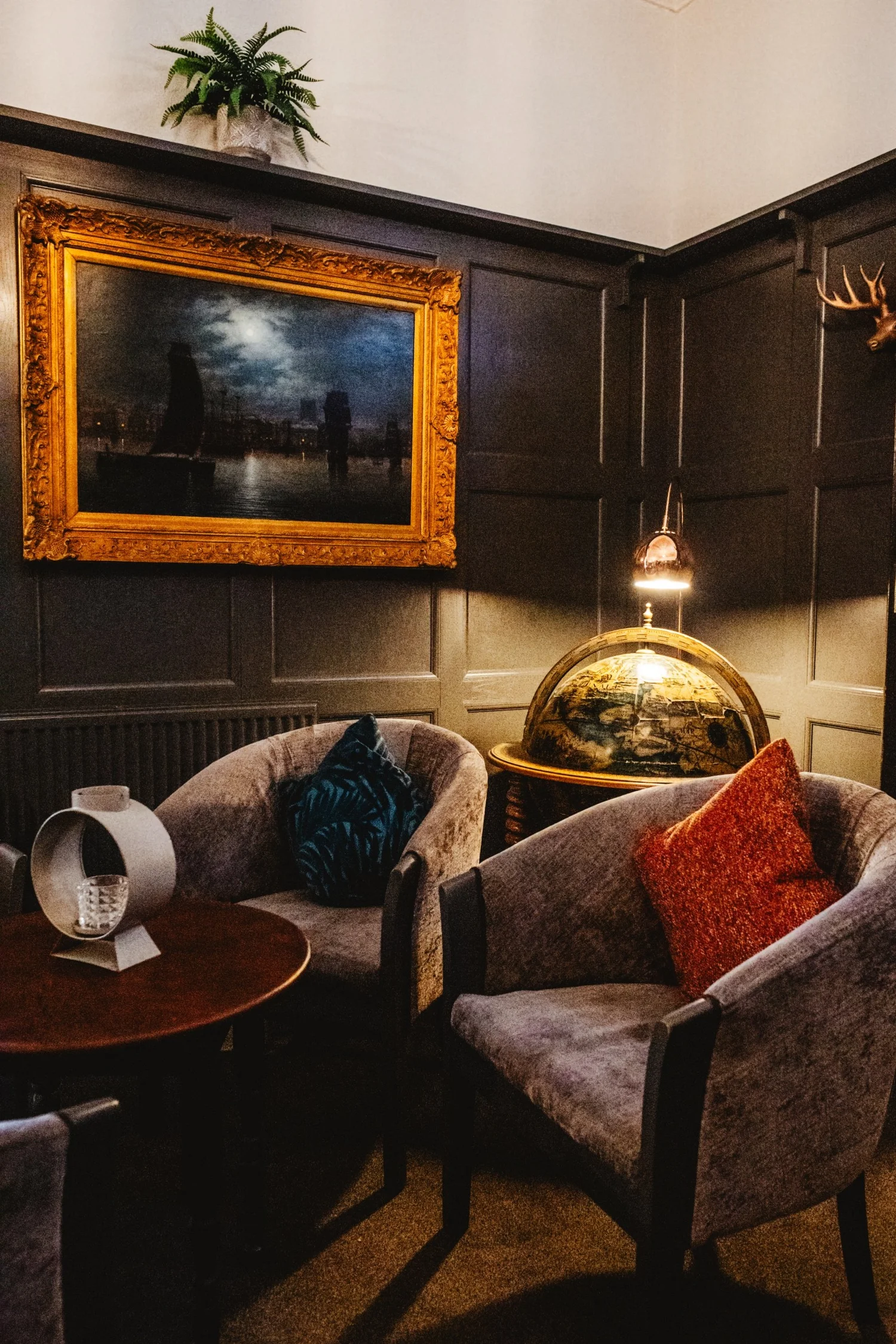 The Lounge Bar | Draughts and Spirits | Cave Castle Hotel