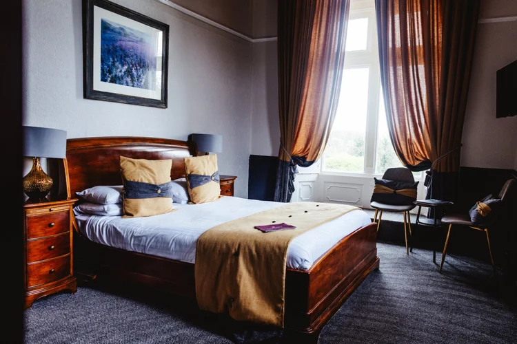 Bedrooms | Cosy Rooms and Castle Suites | Cave Castle Hotel