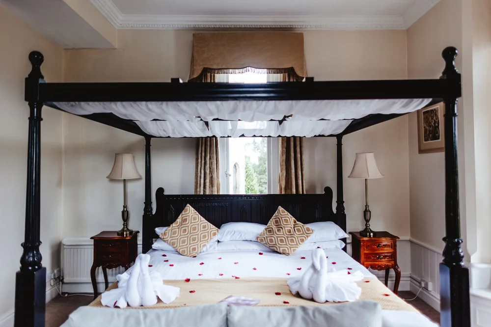 Bedrooms | Cosy Rooms and Castle Suites | Cave Castle Hotel