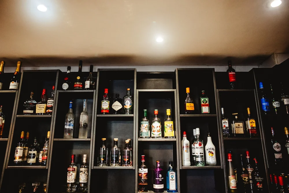 The Lounge Bar | Draughts and Spirits | Cave Castle Hotel