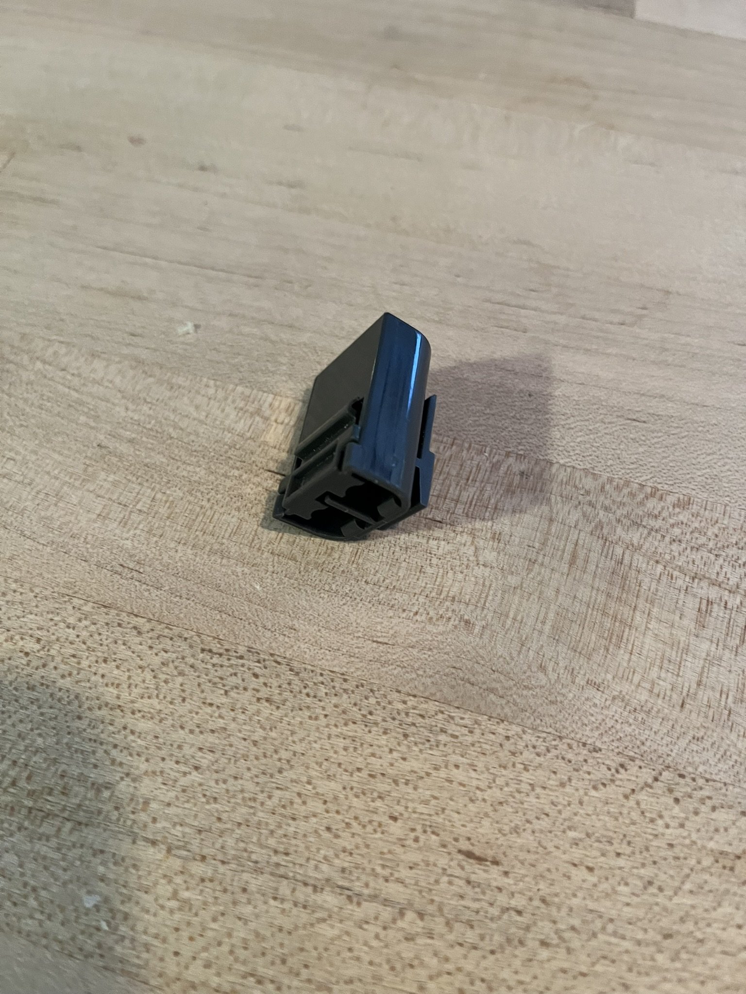 "Splash Proof" Connector Terminal - Female (Crimp-on) — Modern Classic SAAB