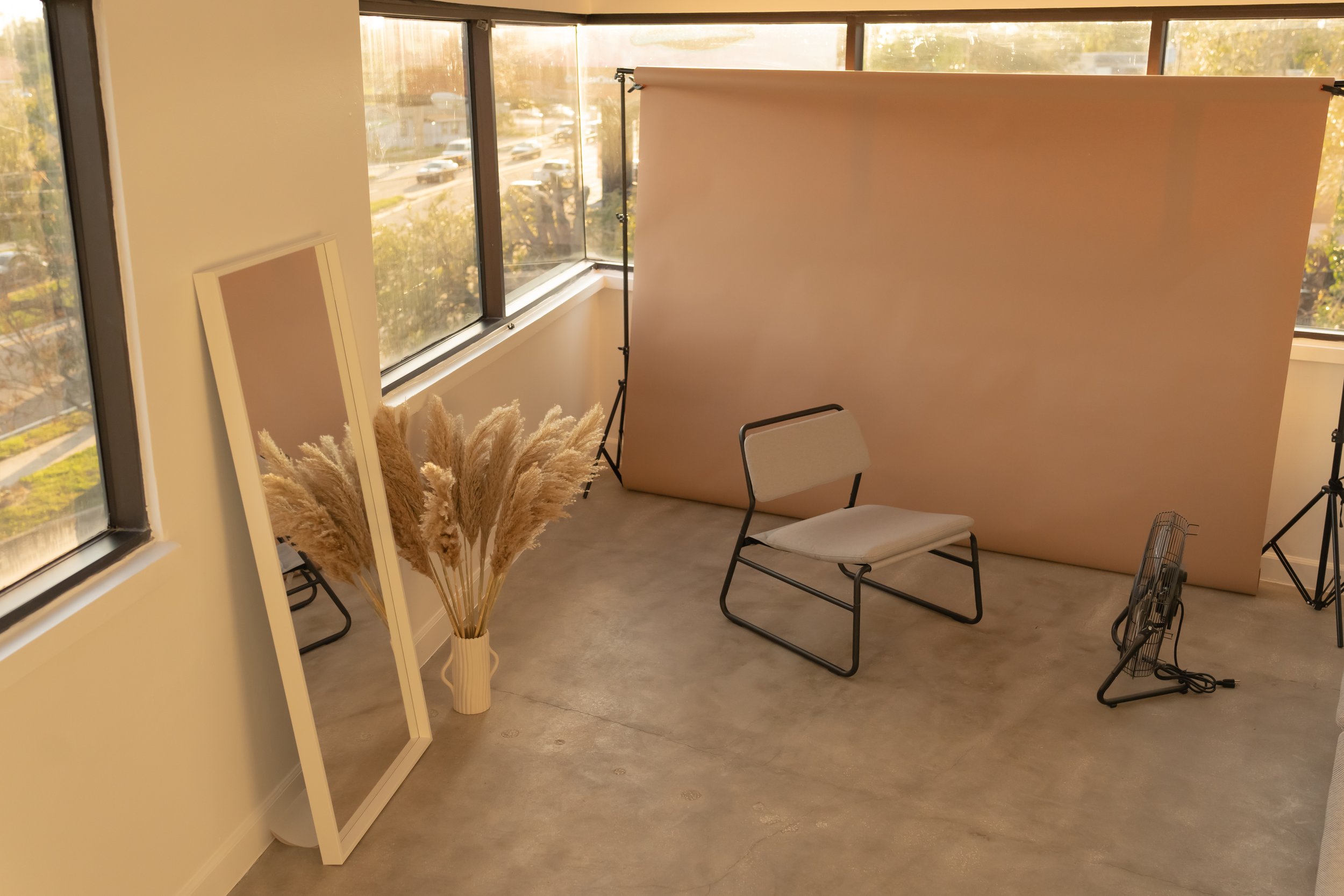 The Visuals Photo Studio