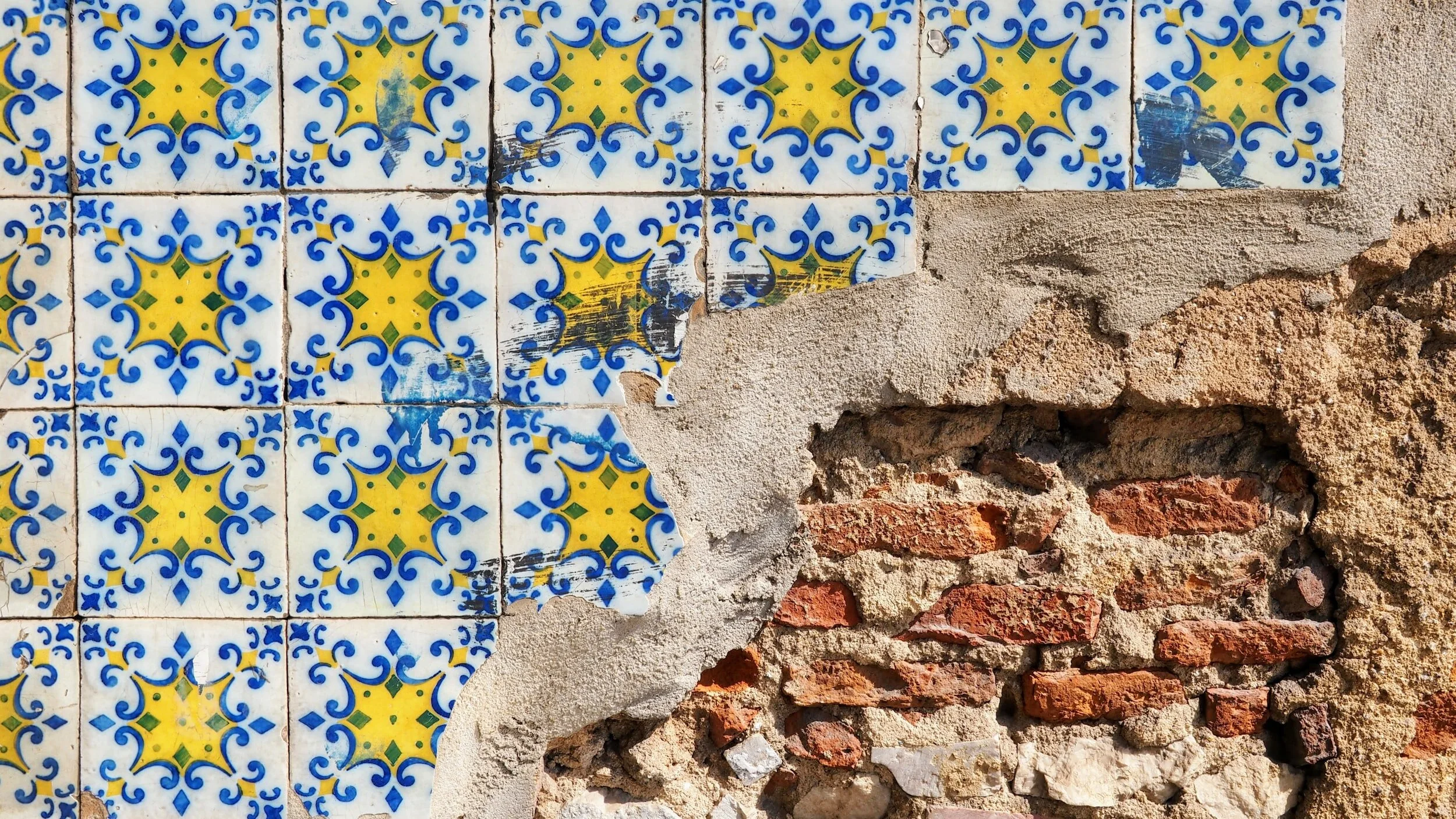 Portuguese Tiles: The Ultimate Guide to their History, Significance ...
