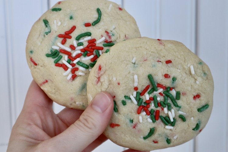 Soft & Chewy Christmas Sprinkle Cookies (Easy Holiday Sugar Cookies ...