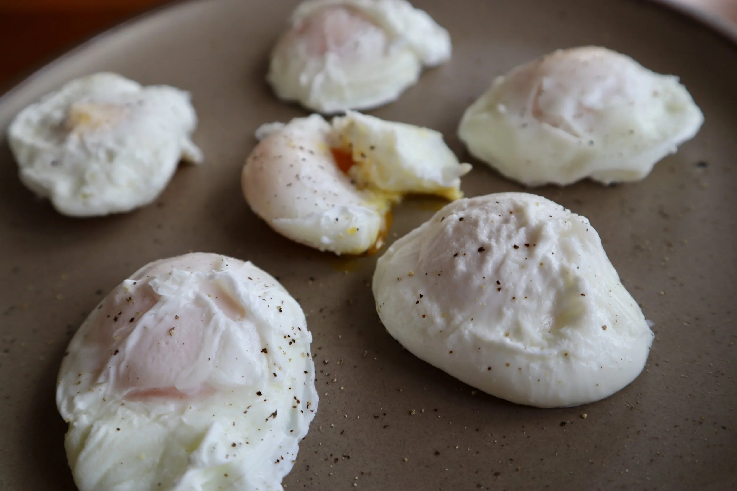 4 Different Ways to Poach Eggs — Amelia is NOT a Chef