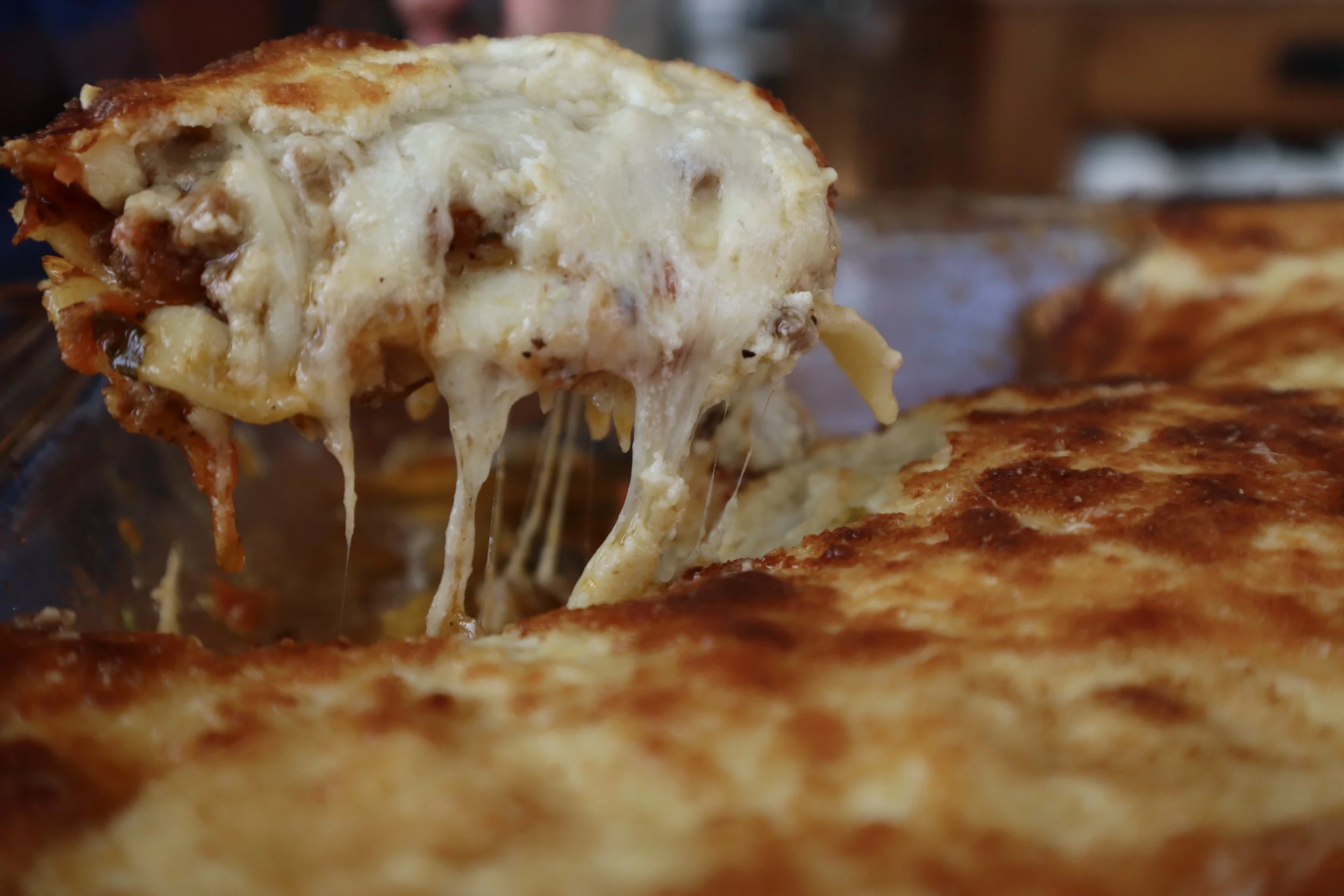 Ultimate Layered Lasagna Recipe: Rich Meat Sauce, Creamy Béchamel, and ...