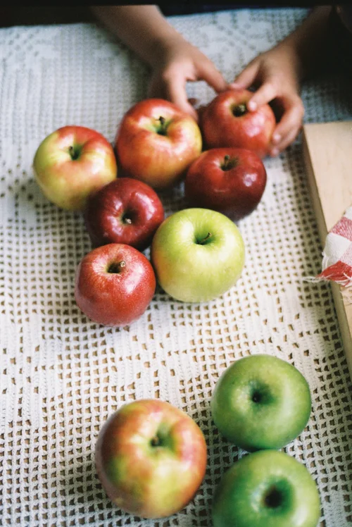 Exploring Parts of an Apple with our 5 Senses — KINDERFOLK
