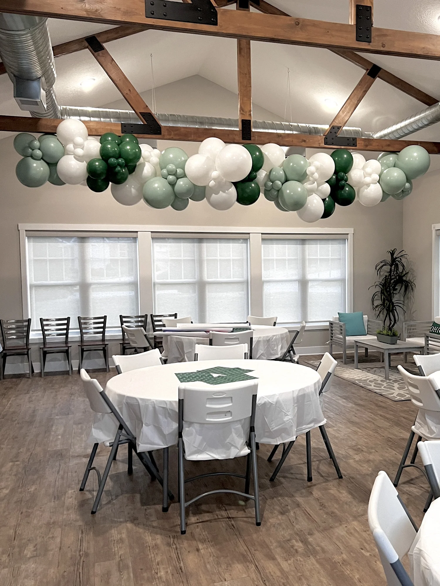 Creative Balloon Displays for Akron Events | Make a Scene Balloons