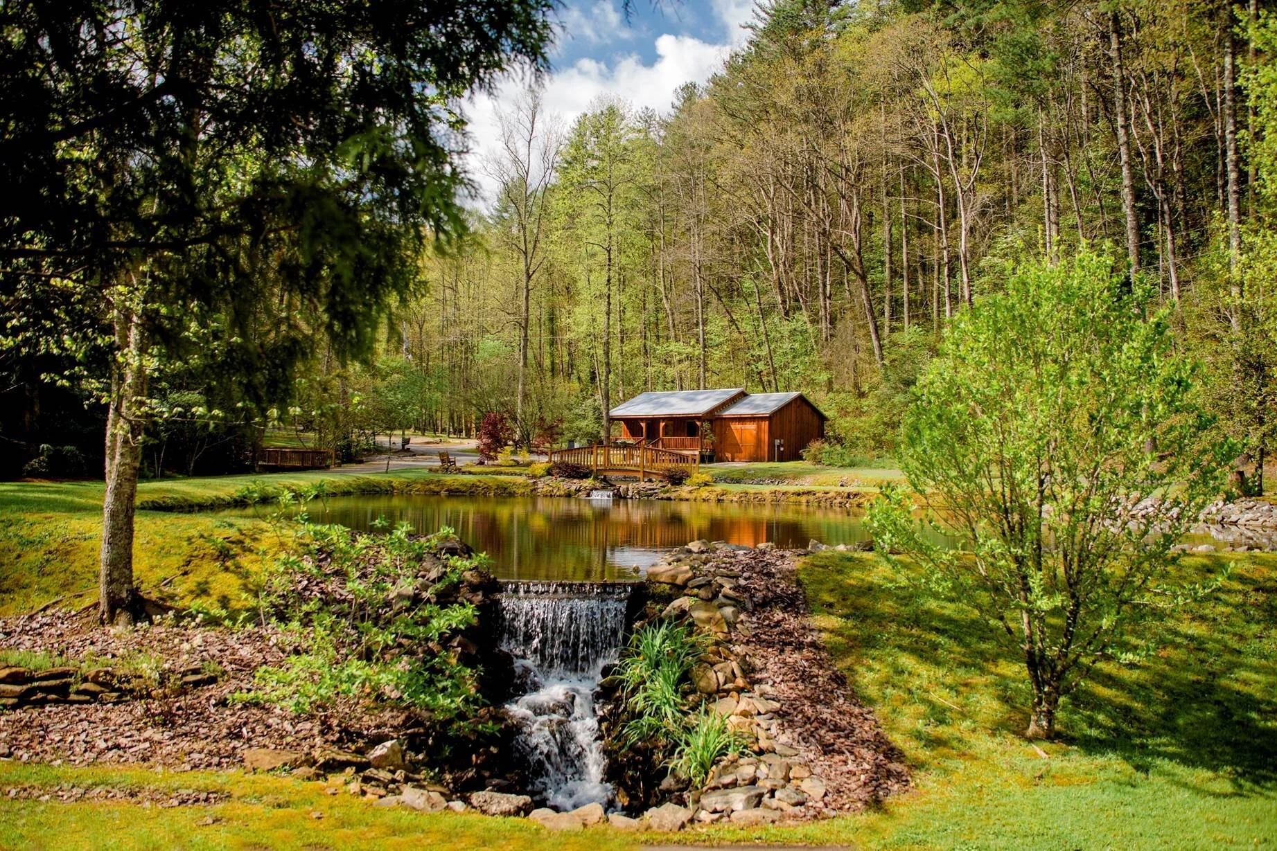 The 1993 CCC Historic Lodge - Enotah Valley Weddings