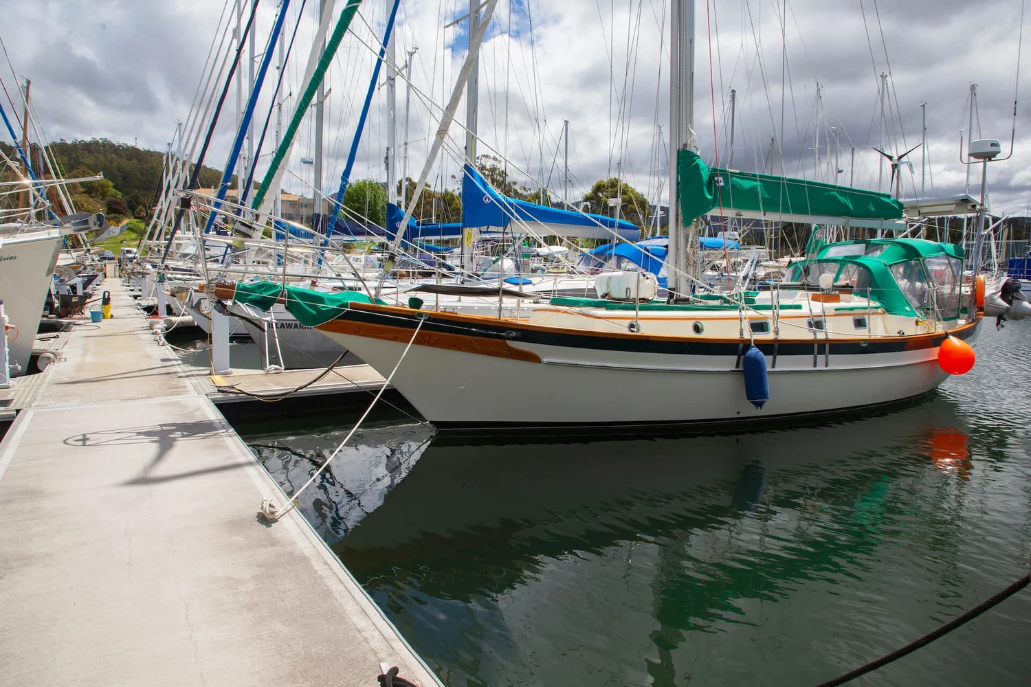 Berthing — Oyster Cove Marina